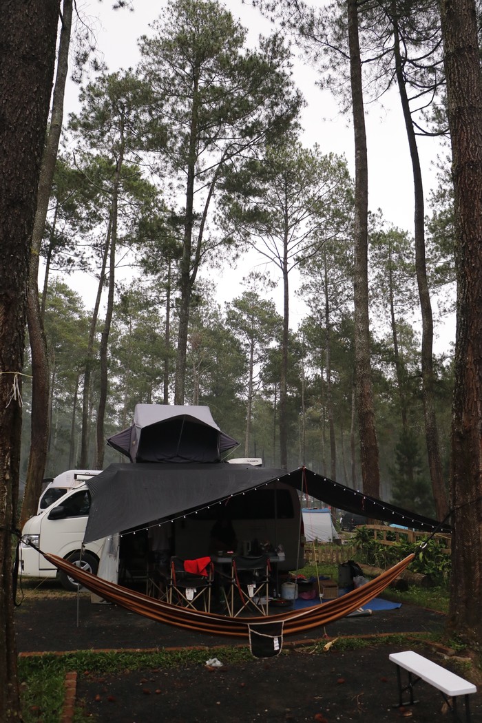 Kemping Ala Sultan, Naik Campervan di Lembang Bandung
