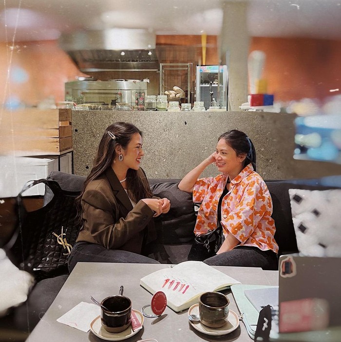 Pose Keren Raisa Saat Main Badminton dan Memasak Japchae