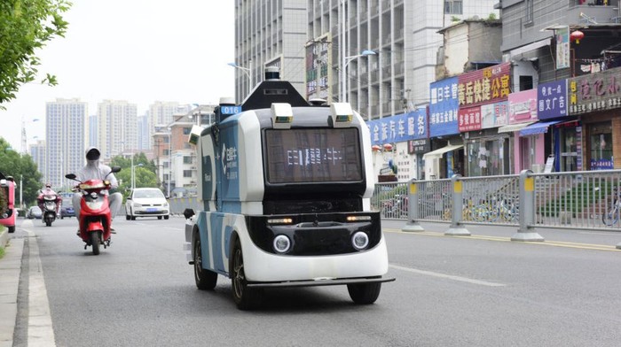 China Kembangkan Pengiriman Paket dengan Mobil Tanpa Sopir