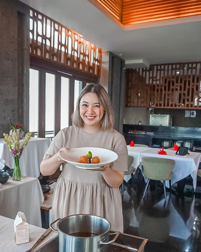 Devy Anastasia, Jebolan MCI yang Hobi Cicipi Beragam Makanan