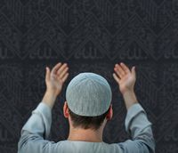 Bacaan Doa di Multazam, Salah Satu Tempat Mustajab