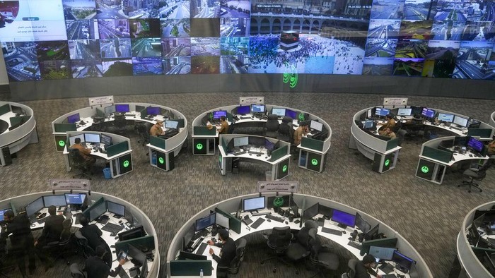 Begini Sibuknya Pusat Darurat 911 Arab Saudi Jelang Puncak Ibadah Haji