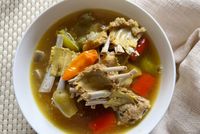5 Resep Asem-Asem Daging yang Kuahnya Bening Asam Pedas Menyegarkan