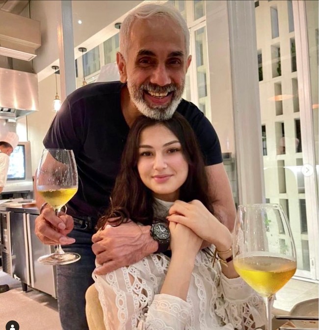 8 Foto Kareena Kaur, Anak Sambung Bunga Zainal, Cantik Bak Artis Bollywood