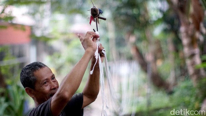 Wow... Di Jakarta Masih Ada yang Memintal Benang Secara Tradisional