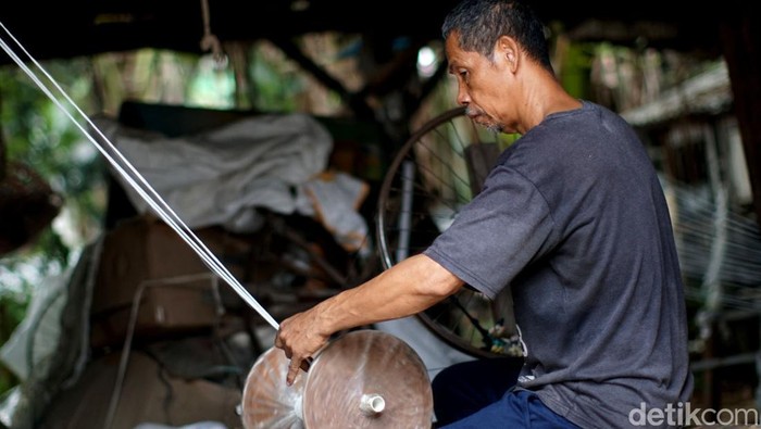 Wow... Di Jakarta Masih Ada yang Memintal Benang Secara Tradisional