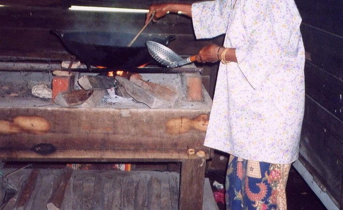 Nostalgia, Yuk! Lihat 10 Potret Suasana Dapur Zaman Dulu