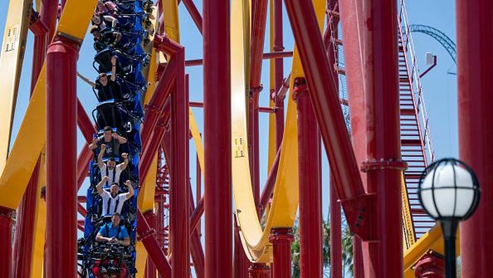 Nih Roller Coaster Tertinggi dan Terpanjang di Dunia, Berani Coba?