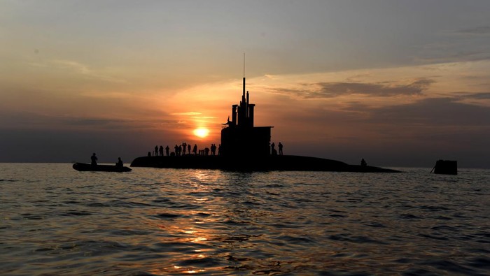 KRI Alugoro 405 Siap Ikut Latihan Perang di Perairan Situbondo