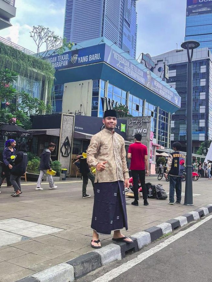 Potret Outfit Beda 4 Cowok Gen Halilintar di Sudirman Bareng Bocah ...