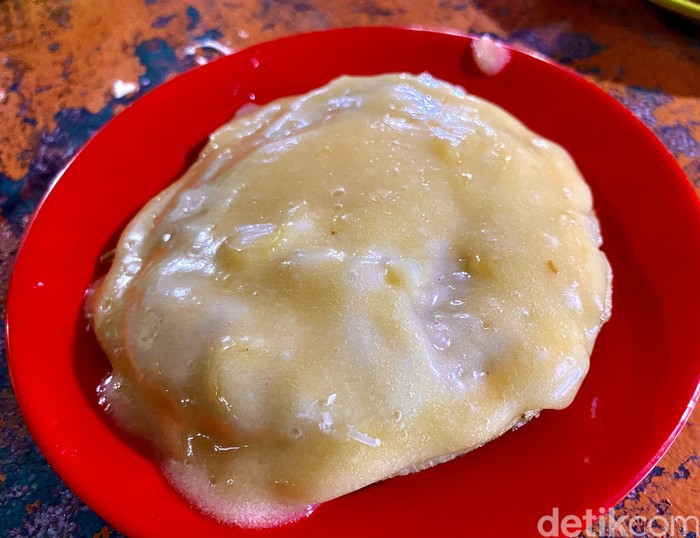 Ngemil Serabi Topping Saus Durian Petruk yang Legit di Kalibata