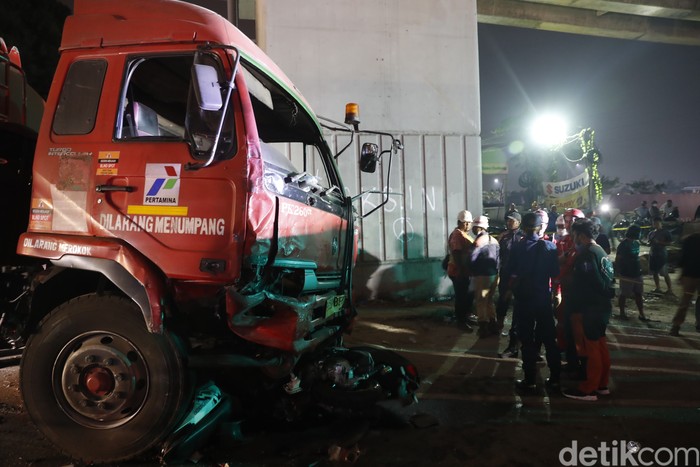 Seperti Truk Pertamina di Cibubur, Banyak Kecelakaan Truk Rem Blong ... Seperti Truk Pertamina di Cibubur, Banyak Kecelakaan Truk Rem Blong ...