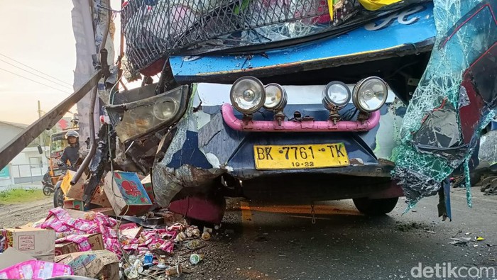Daftar Identitas Korban Tabrakan Maut Bus PMH vs Truk di Jalinsum Asahan Daftar Identitas Korban Tabrakan Maut Bus PMH vs Truk di Jalinsum Asahan