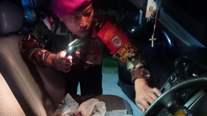 Satgas Marinir Ambalat XXVIII Amankan WNA di Pulau Sebatik Satgas Marinir Ambalat XXVIII Amankan WNA di Pulau Sebatik