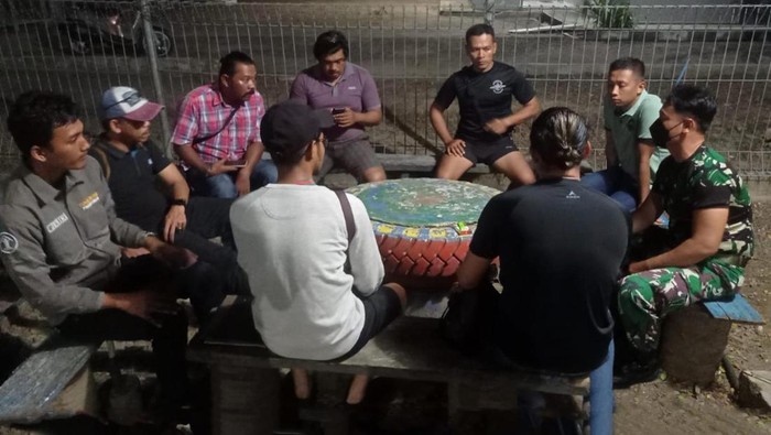 Satgas Marinir Ambalat XXVIII Amankan WNA di Pulau Sebatik Satgas Marinir Ambalat XXVIII Amankan WNA di Pulau Sebatik