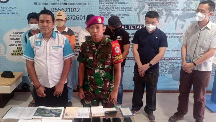 Satgas Marinir Ambalat XXVIII Amankan WNA di Pulau Sebatik Satgas Marinir Ambalat XXVIII Amankan WNA di Pulau Sebatik