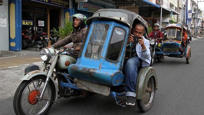 Brummm... Moge Jadul Ini Dimodif Jadi Becak Motor di Siantar