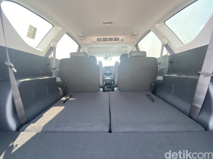 Potret Jok Captain Seat Hyundai Stargazer vs Wuling Confero S