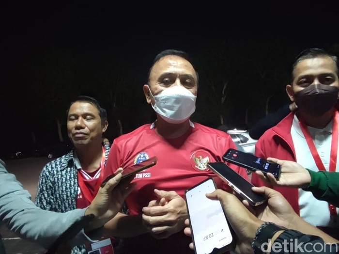 Minta Maaf Atas Tragedi Kanjuruhan, Iwan Bule: Saya dan tim PSSI ke Malang Minta Maaf Atas Tragedi Kanjuruhan, Iwan Bule: Saya dan tim PSSI ke Malang