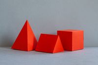 Prisma: Sifat, Rumus, dan Contoh Soalnya