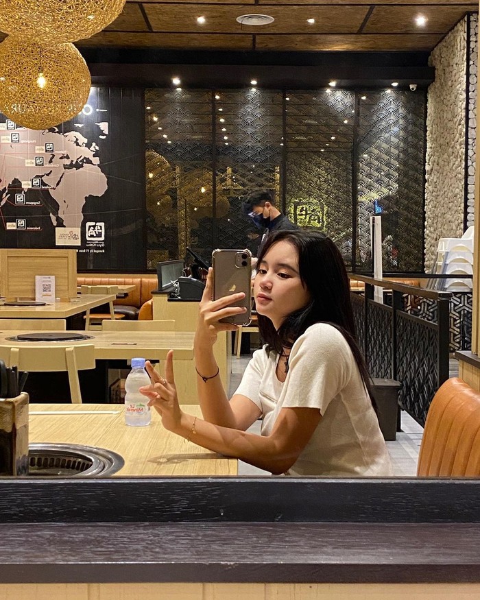 10 Pose Kulineran Kienzy Myelin, Selebgram yang 'Berseteru' dengan Hotman Paris