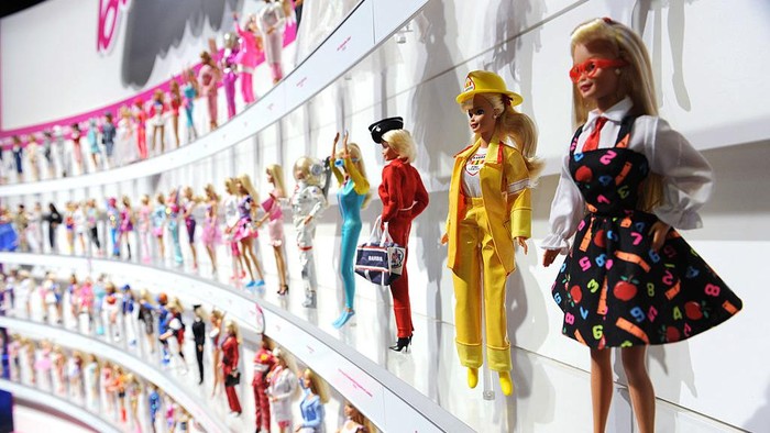 Sejarah Singkat Boneka Barbie dalam Bingkai Foto