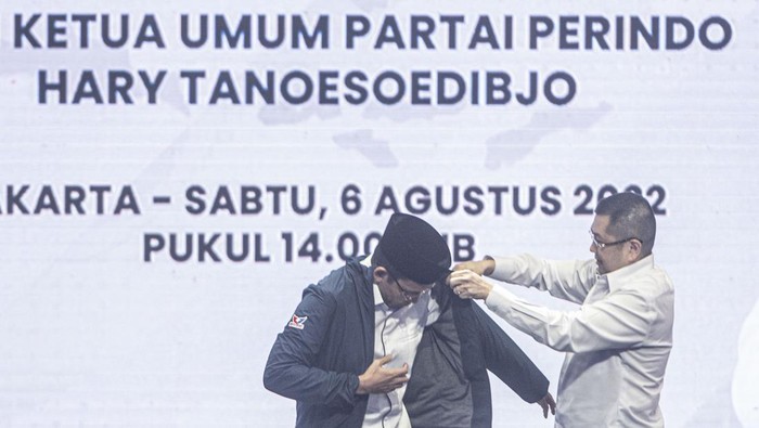 Momen TGB Zainul Majdi Dilantik Jadi Ketua Harian Perindo Momen TGB Zainul Majdi Dilantik Jadi Ketua Harian Perindo