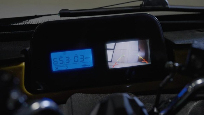 Keren! Mobil 'Bajaj' Listrik Milik Selis Bisa Isi Daya Gratis