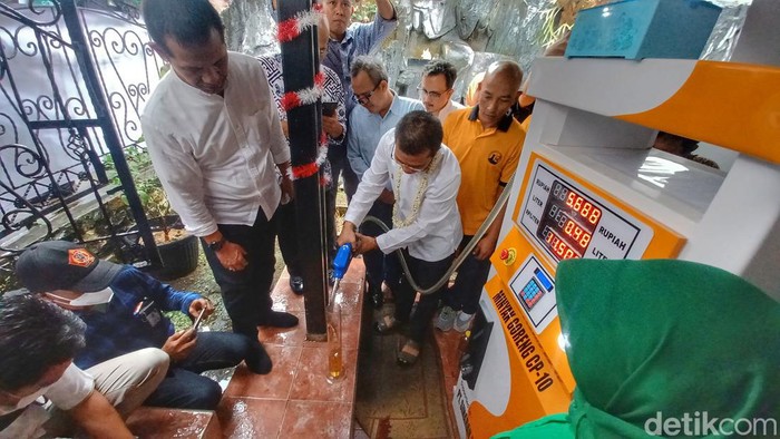 Mantap! Ada Pom Mini Minyak Goreng Curah di Cimenyan Bandung