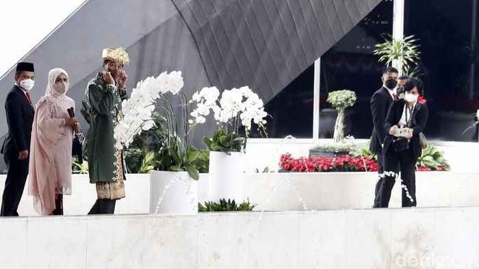 Gaya Jokowi Pakai Baju Adat Bangka Belitung di Sidang Tahunan MPR