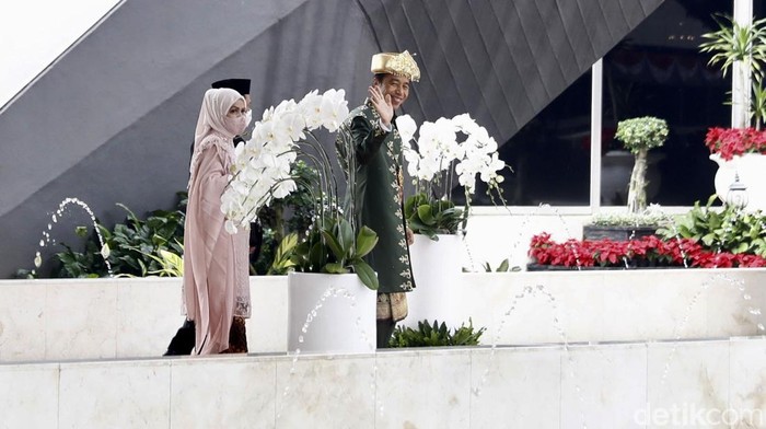 Gaya Jokowi Pakai Baju Adat Bangka Belitung di Sidang Tahunan MPR