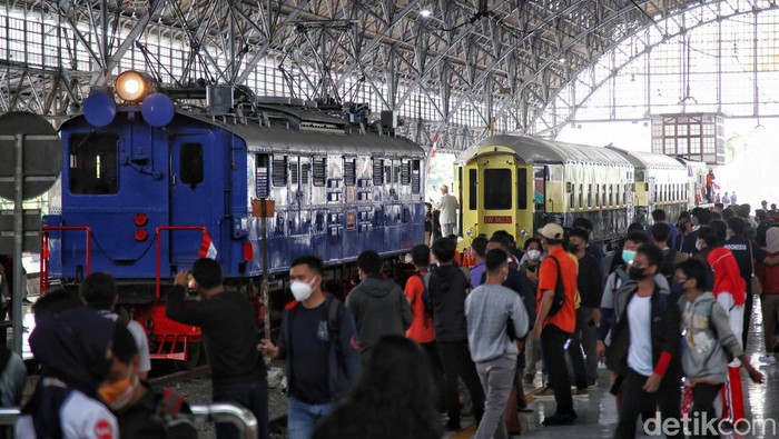 Nostalgia Naik Kereta Bersejarah Zaman Belanda