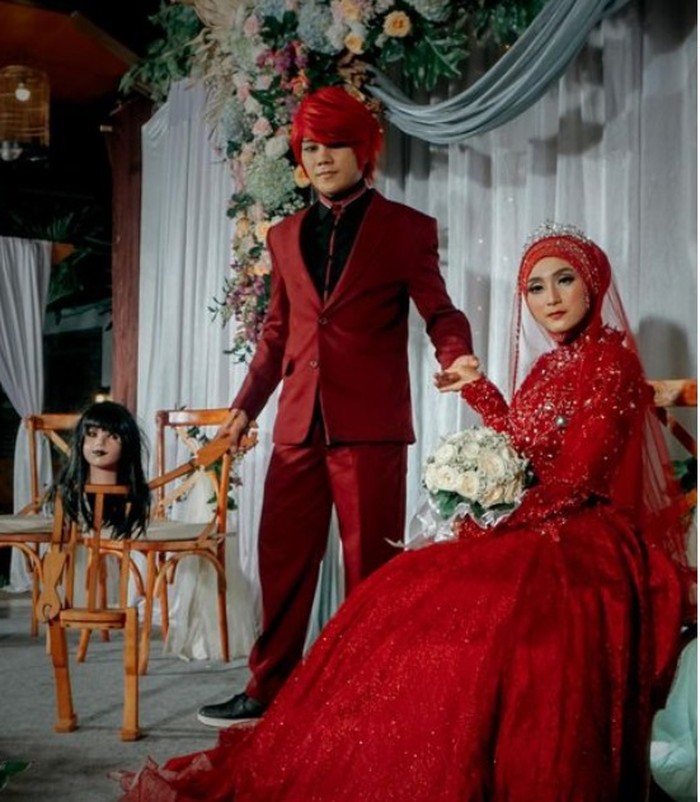 Jarang Terekspos, Ini Potret Cantiknya Istri Pesulap Merah