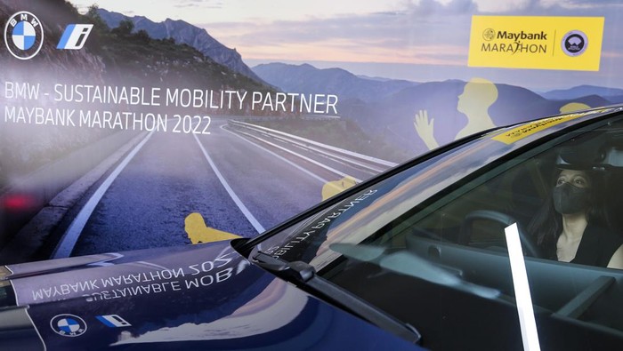 Mobil Listrik BMW jadi Lead Car di Marathon Maybank 2022