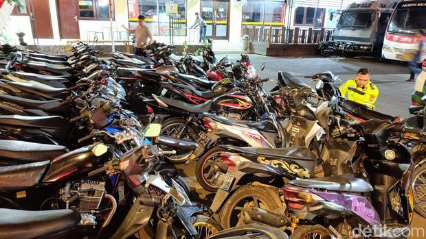 Polisi Jaring Tilang Puluhan Remaja Gelar Balap Liar Di Kota Malang