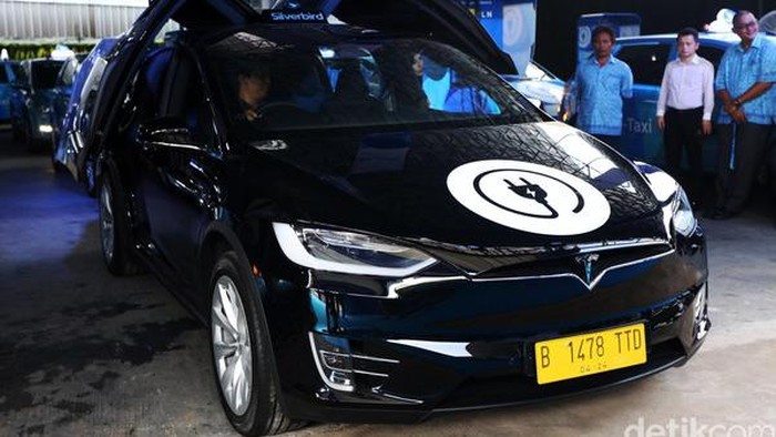 Deretan Armada Blue Bird dari Masa ke Masa, Holden hingga Tesla