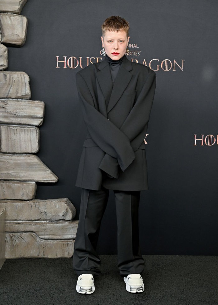 Profil Emma D'Arcy Sang Rhaenyra Targaryen di House of the Dragon