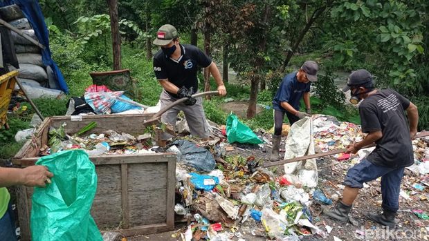 Desa di Pasuruan Ini Menuju Merdeka Sampah Lewat Para Pemuda Desa di Pasuruan Ini Menuju Merdeka Sampah Lewat Para Pemuda