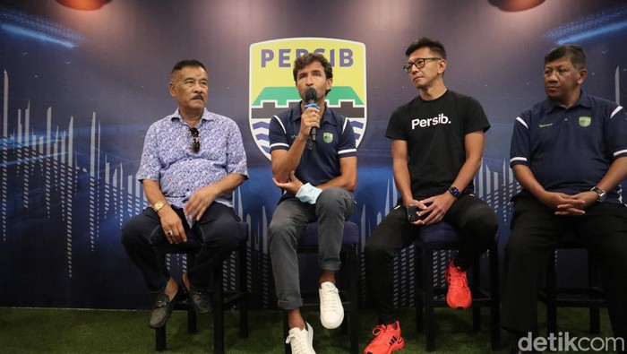Perkenalan Resmi Luis Milla sebagai Pelatih Persib Bandung