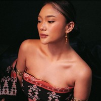 6 Pesona Marion Jola Kenakan Baju Adat Rote yang Banjir Pujian Netizen