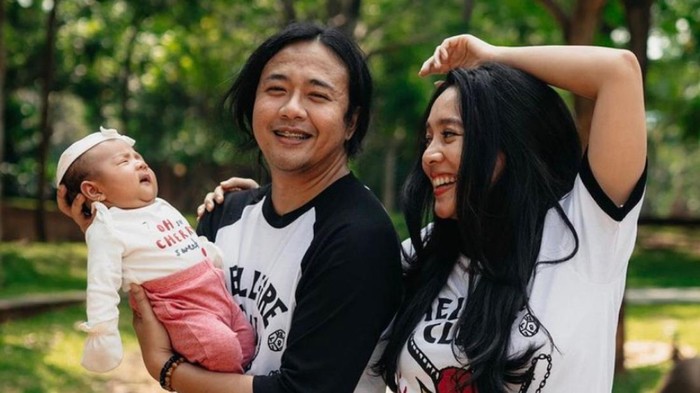 6 Momen Dea Ananda Menyusui Baby Sanne, Ngaku Tak Mudah