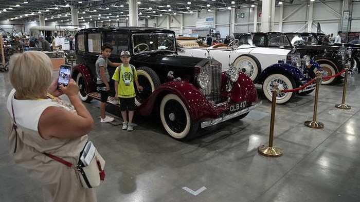 Gerebek Pameran Oldtimer, Surganya Pencinta Mobil Klasik di Rusia