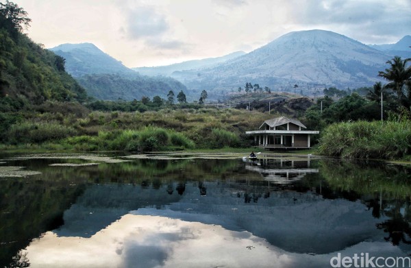 Jarang-jarang, Kafe Punya Telaga Mini Sendiri