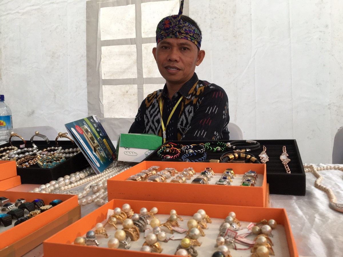 Jangan Salah Beli! Ini Teknik Bedakan Mutiara Asli-Palsu Khas Lombok