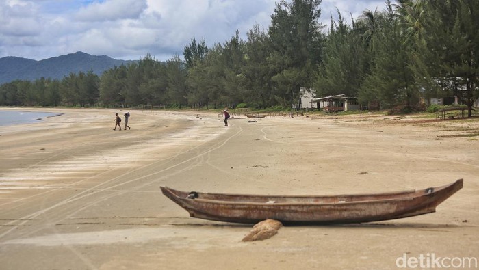 Putihnya Pasir di Pantai Padang Melang Anambas