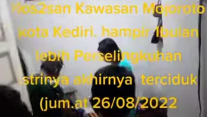 Viral Suami Gerebek Istri Diduga Selingkuh di Kamar Kos Kota Kediri Viral Suami Gerebek Istri Diduga Selingkuh di Kamar Kos Kota Kediri