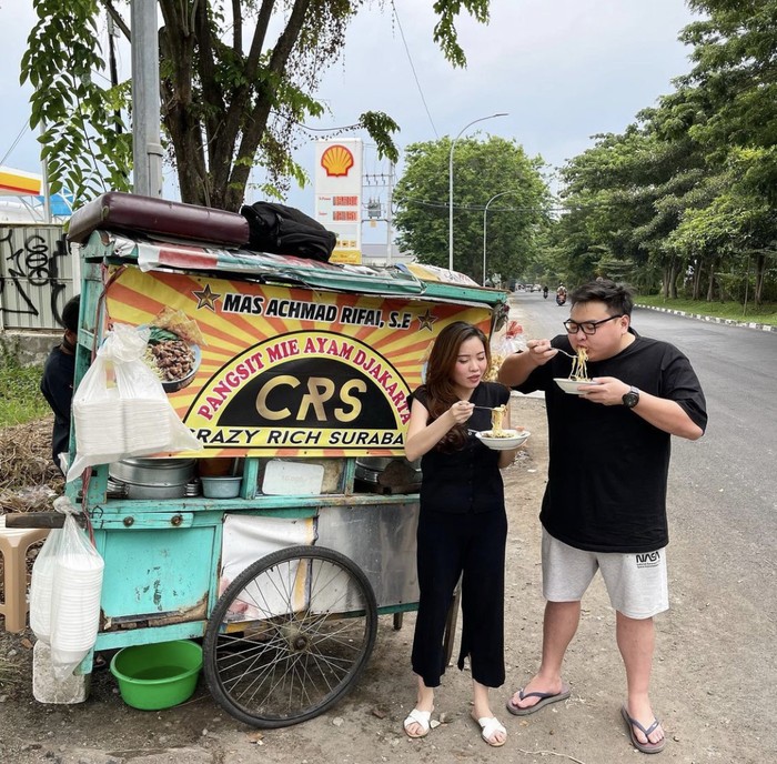 Momen Steven Setiono 'Crazy Rich Surabaya' Bareng Hotman Paris hingga ...