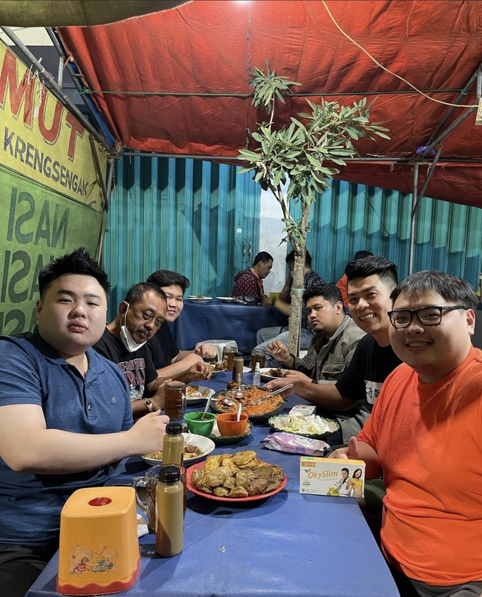 Momen Steven Setiono 'Crazy Rich Surabaya' Bareng Hotman Paris hingga ...