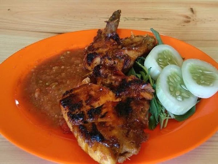 Pedas Mantap! 20 Pecel Lele & Ayam Rp 20 Ribuan Ada di Sini