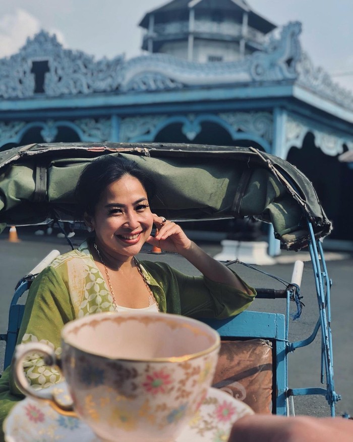 Kece! Feni Rose Koleksi Cangkir Teh hingga Berdiet